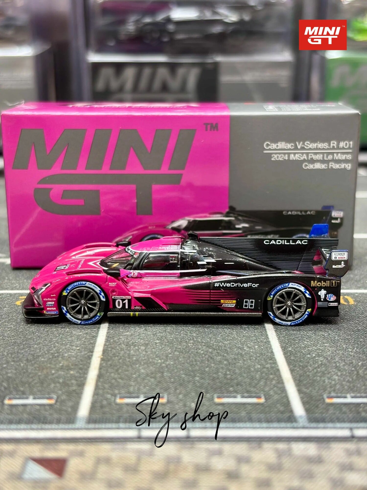 Машинка MINI GT 1:64 #1010 Cadillac V-Series. R #01 Cadillac Racing 2024 IMSA Petit Le Mans модельки машин металлические