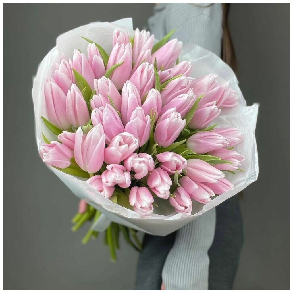 Букет Well Flowers "Тюльпаны", круглый, 45 тюльпанов, S, 45 см, букет свежих цветов