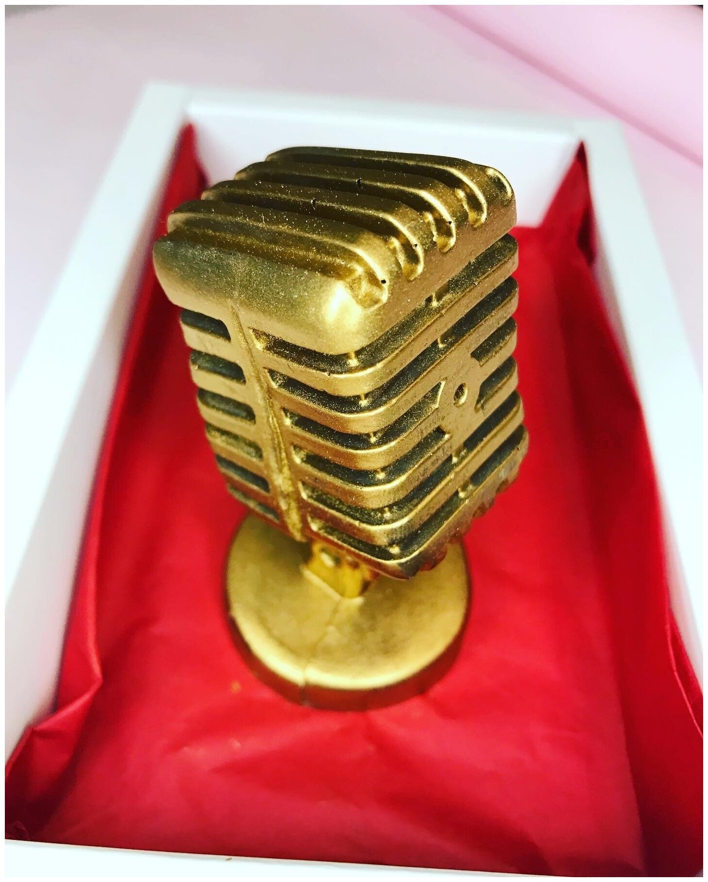 Шоколадная фигура "Микрофон 3д", молочный шоколад, ручная работа