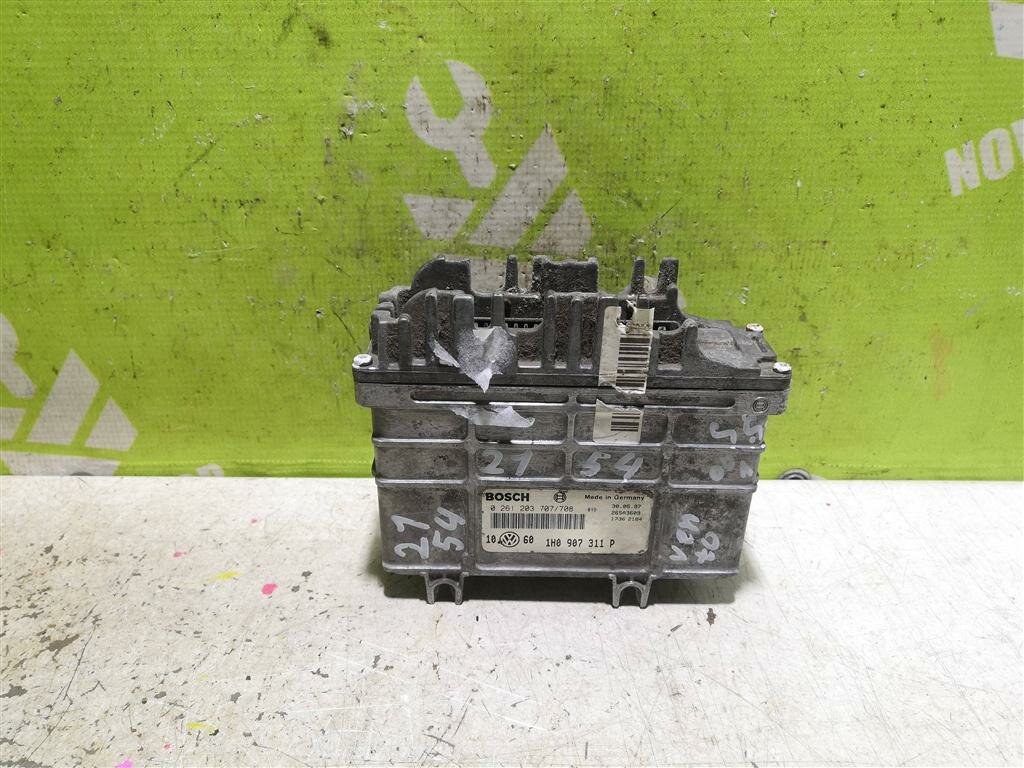 Блок управления двигателем VW Golf 3 Vento 91-97