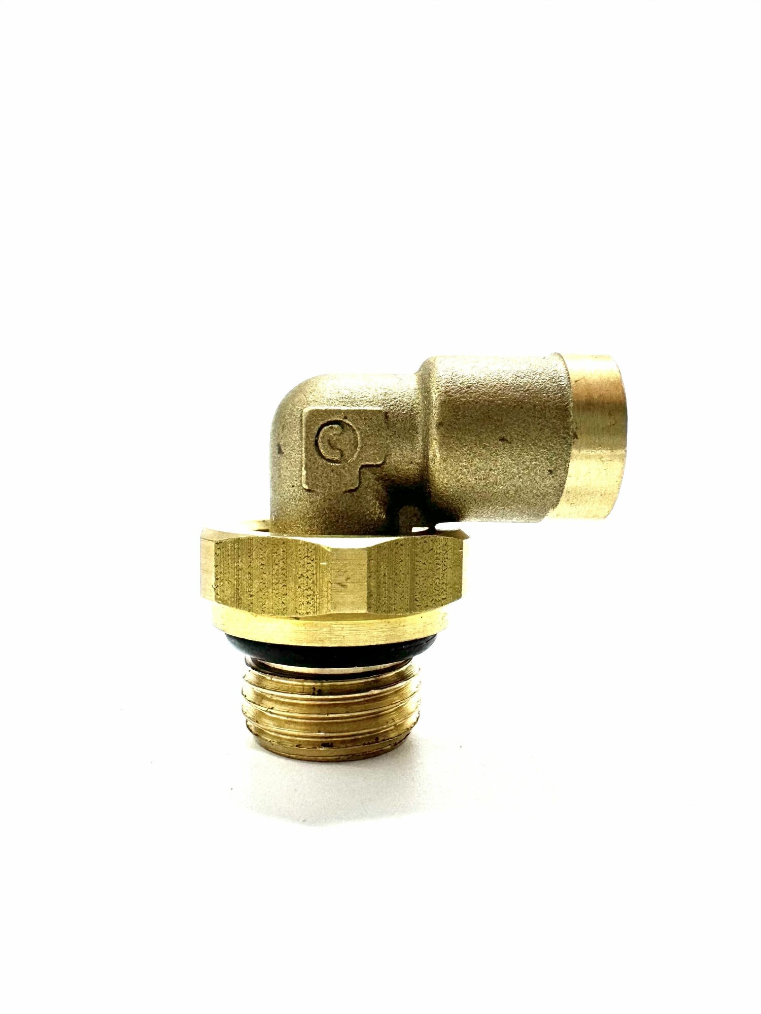 Фитинг угловой М16 х 1,5 - 6мм, пневматический / тормозной Camozzi 95026M16X15