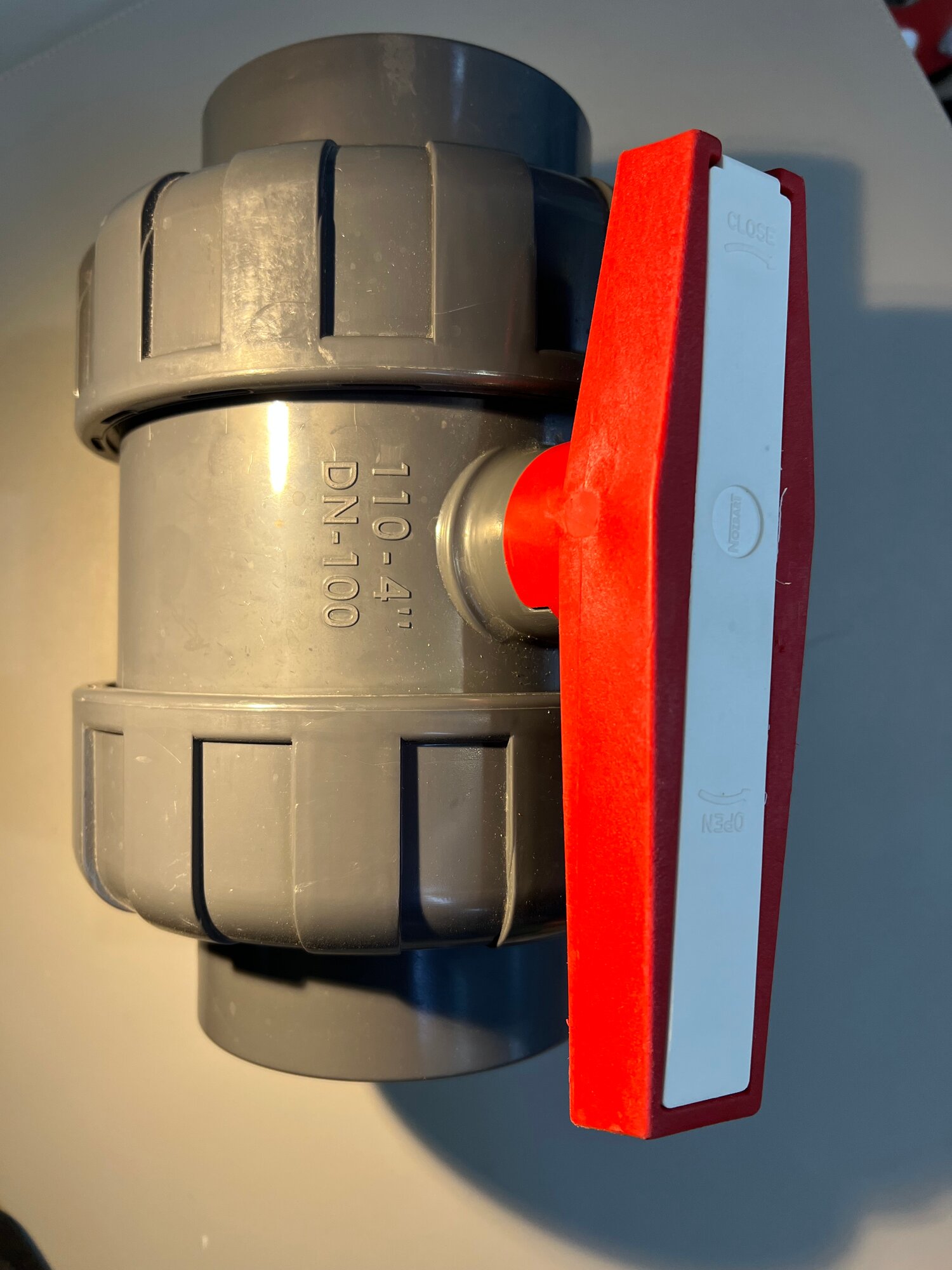 Кран шаровый VPVC-110 NOZBART ПВХ, д. 110мм, под вклейку, ручка-бабочка, условное давление 10 бар