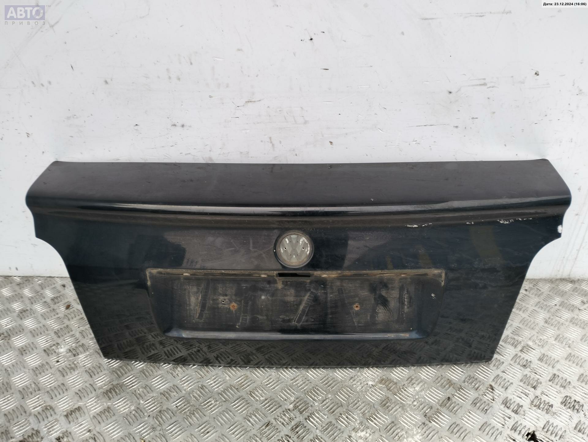 Крышка багажника (дверь задняя) Volkswagen Golf-3