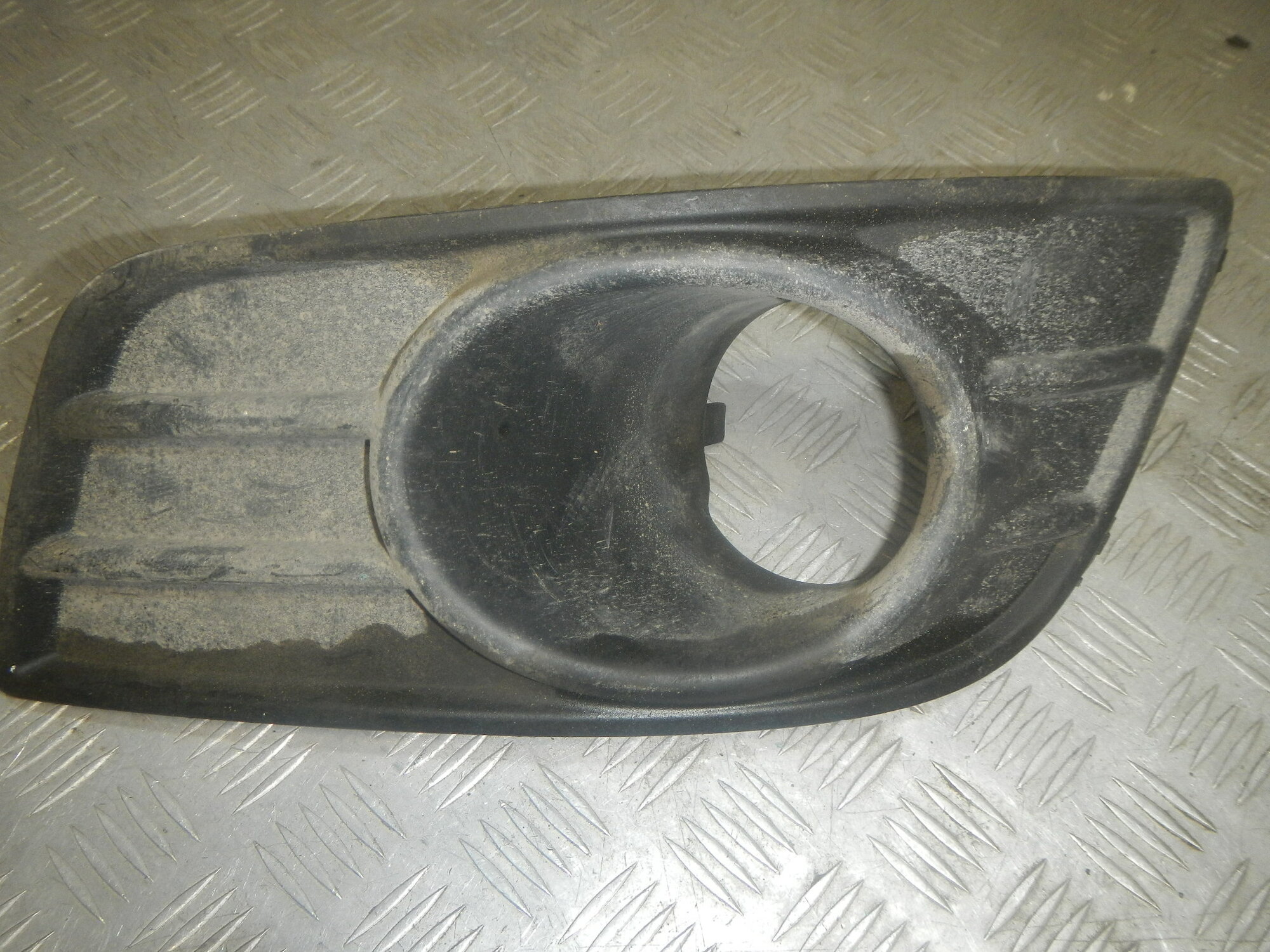 Б/У Рамка противотуманной фары левой, Suzuki (Сузуки)-SX4 (06-) SUZUKI SX4 (06-) Царапины 585968 SUZUKI арт. 7175255L0