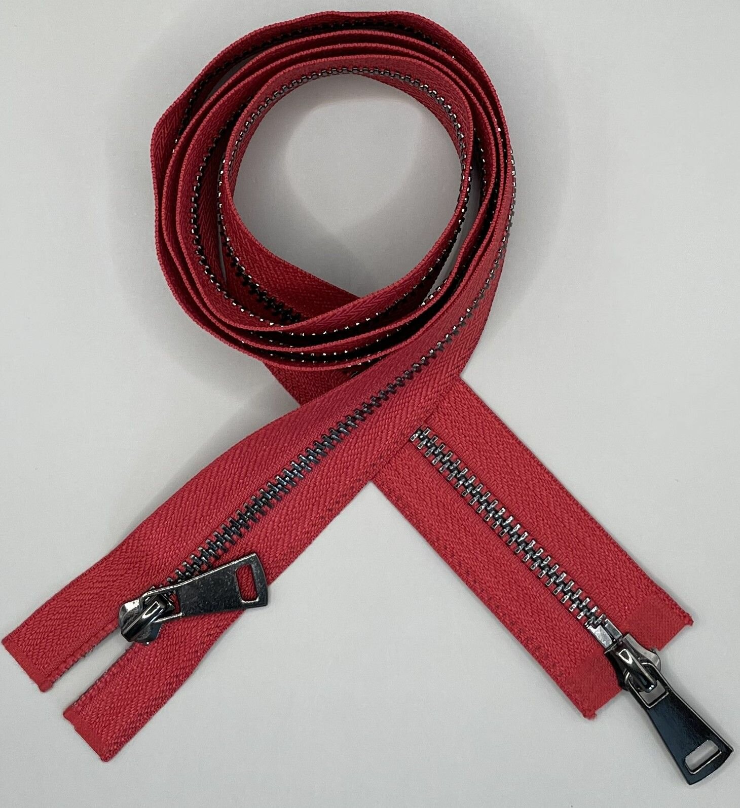 Молния(титан-легкий металл) , тип 5,110см, красный, зубья т. металл,2 замка.1шт.