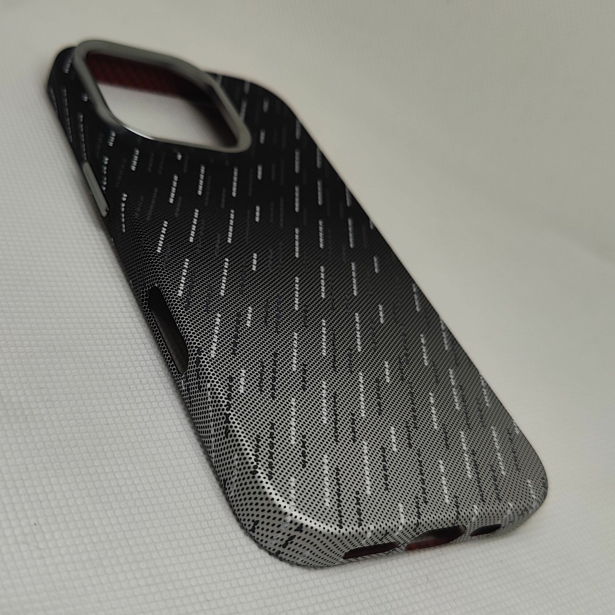 Чехол матовый под карбон Luxo для iPhone 16pro с поддержкой магсейф Black/grey/ накладка для смартфона, айфона рисунок кевлар / черный