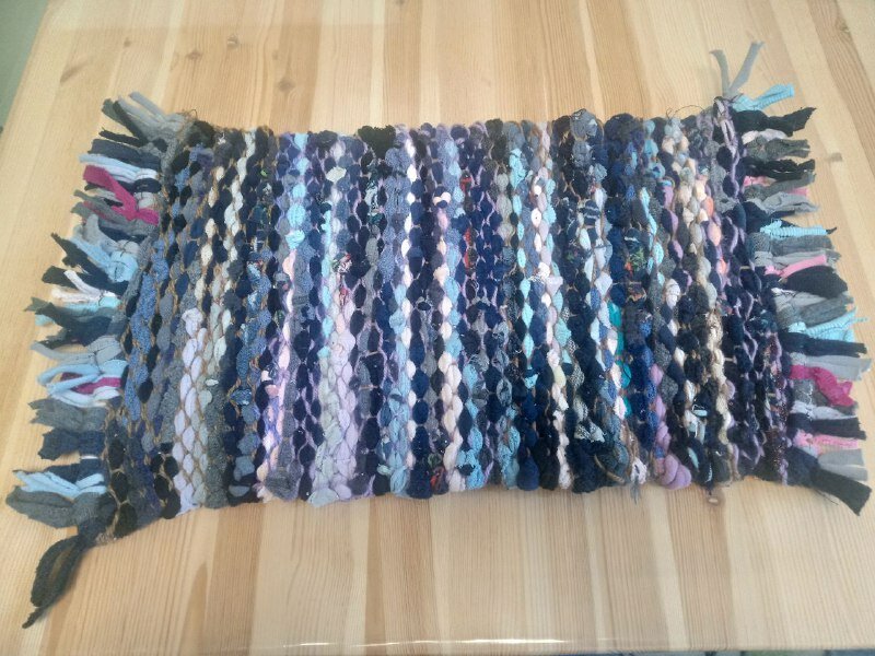 Коврик тканый ручной работы малый. Размер 30 х 53 см. Синий, голубой