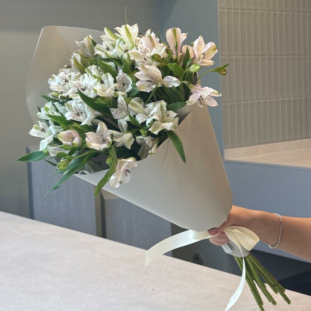Букет из 11 белых Альстромерий