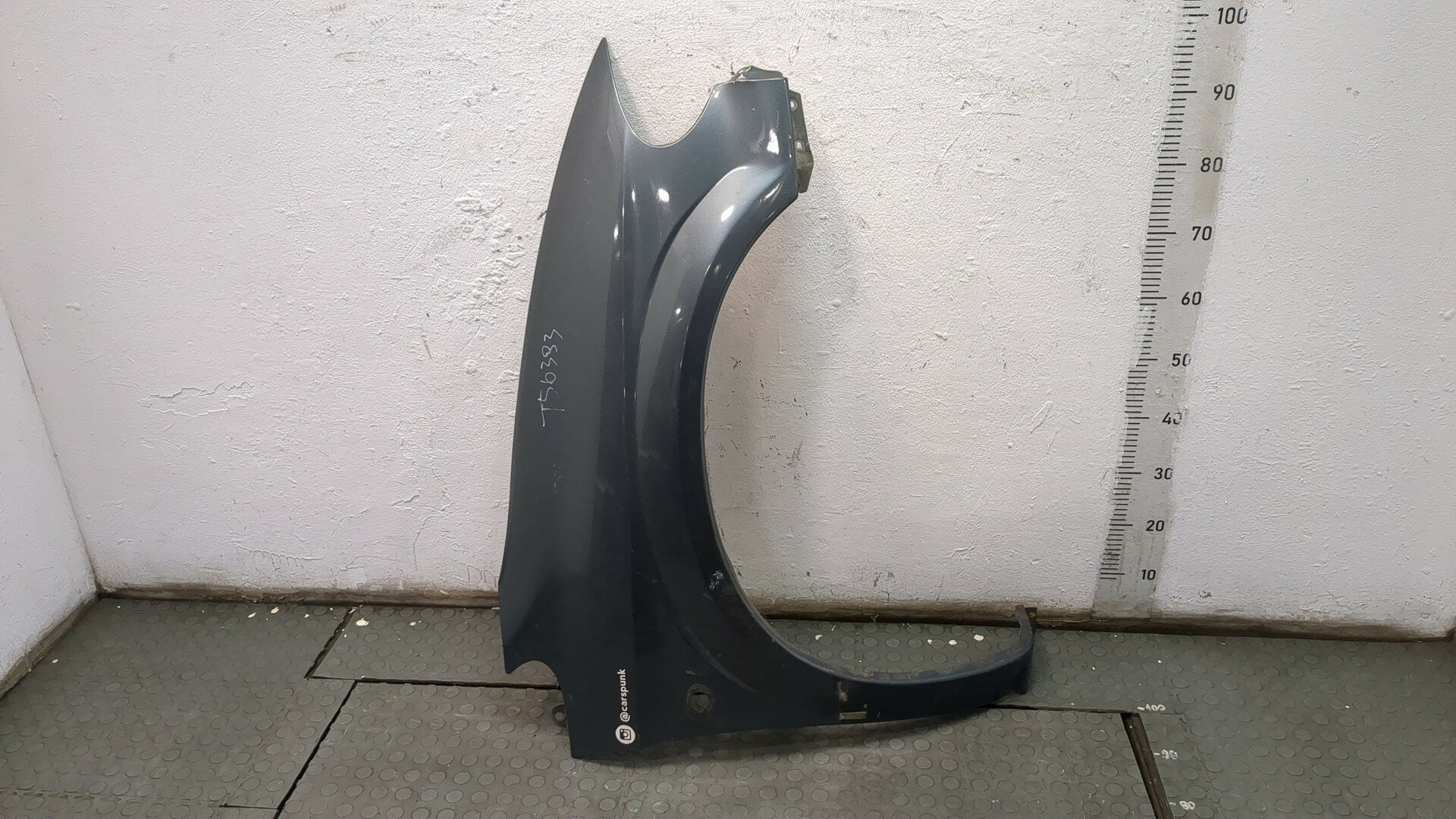 Крыло правое переднее Chrysler Voyager Б/У