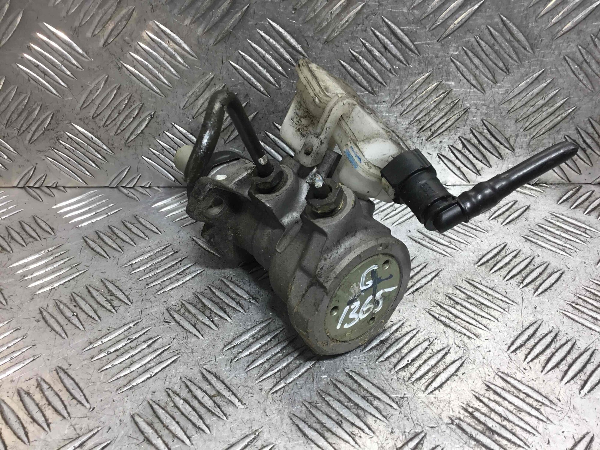 Б/У Цилиндр тормозной главный Ford Focus 1 поколение (1998-2001) 2000 г.