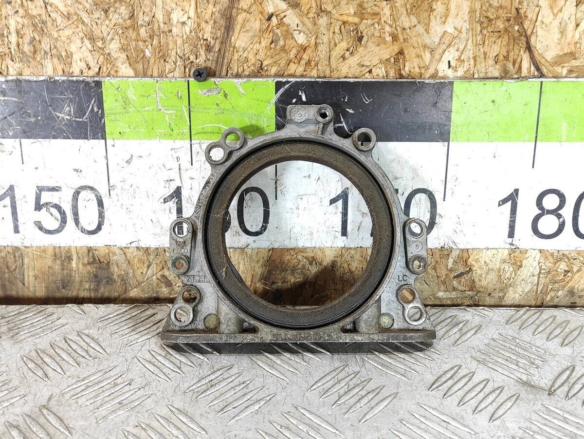 Крышка коленвала AUDI A6 C5 1997-20 06A103171B