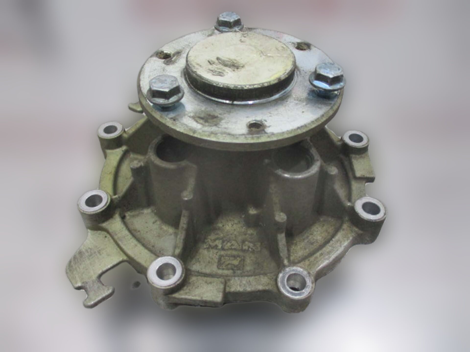 Насос системы охлаждения двигателя D2066 MAN TGA, TGS, TGX, без шкива