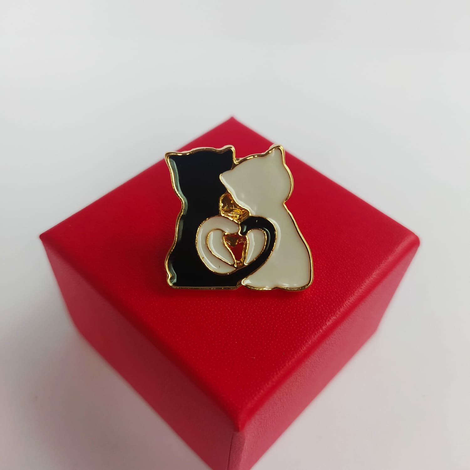 Брошь, эмаль