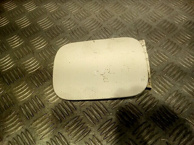 Лючок бензобака Audi 80 B4 8A0809905A арт. 409311