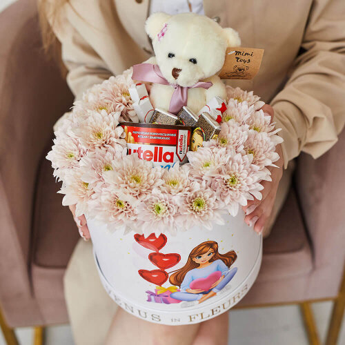 Букет Venus in Fleurs "Детский №27", цветы в коробке, белые, кустовые хризантемы, сборка