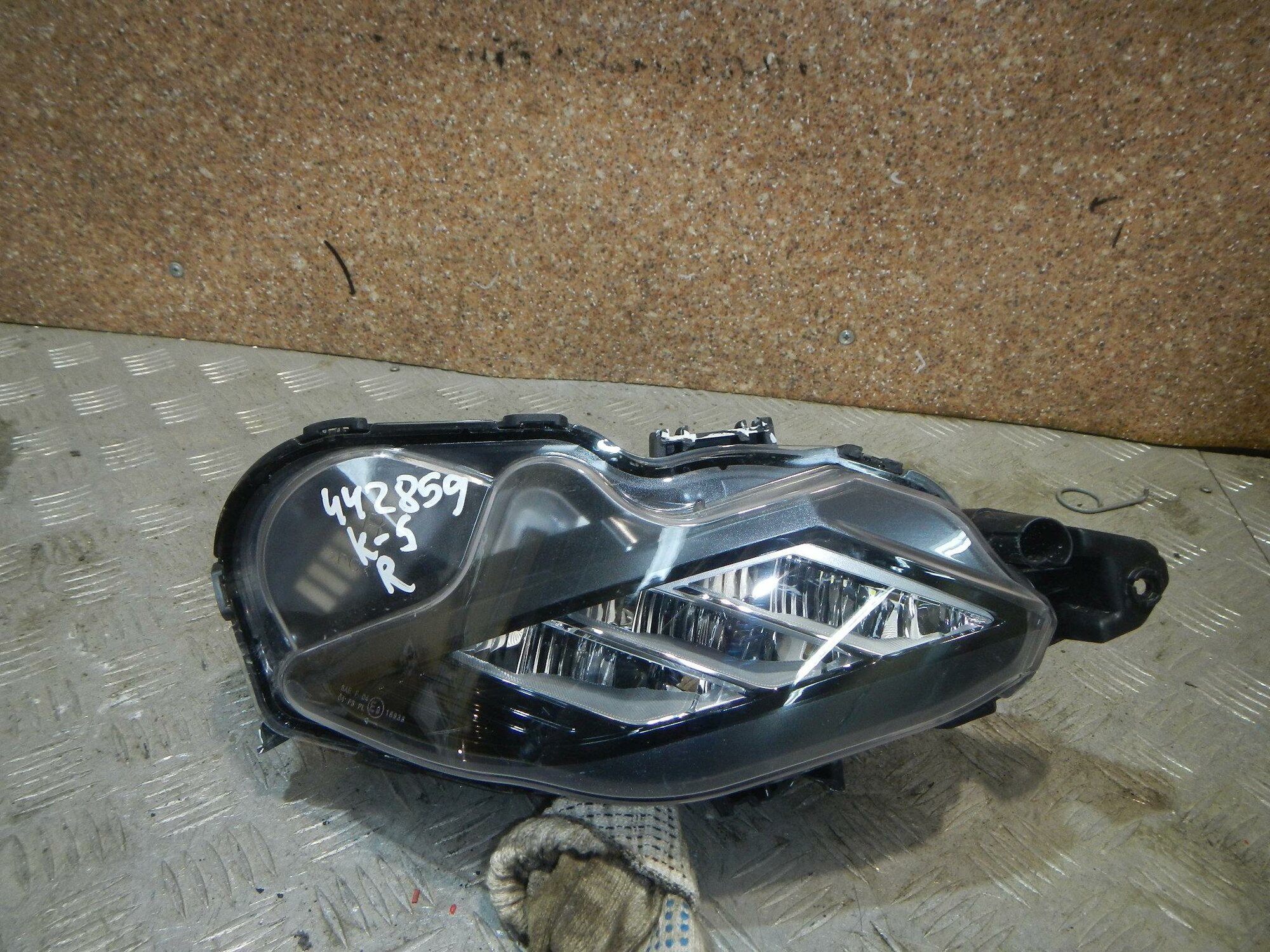 Б/У Фара противотуманная правая, KIA (Киа)-K5 (20-) KIA K5 (20-) Сломано 3 крепления, нет куска корпуса. 442859 Hyundai-...