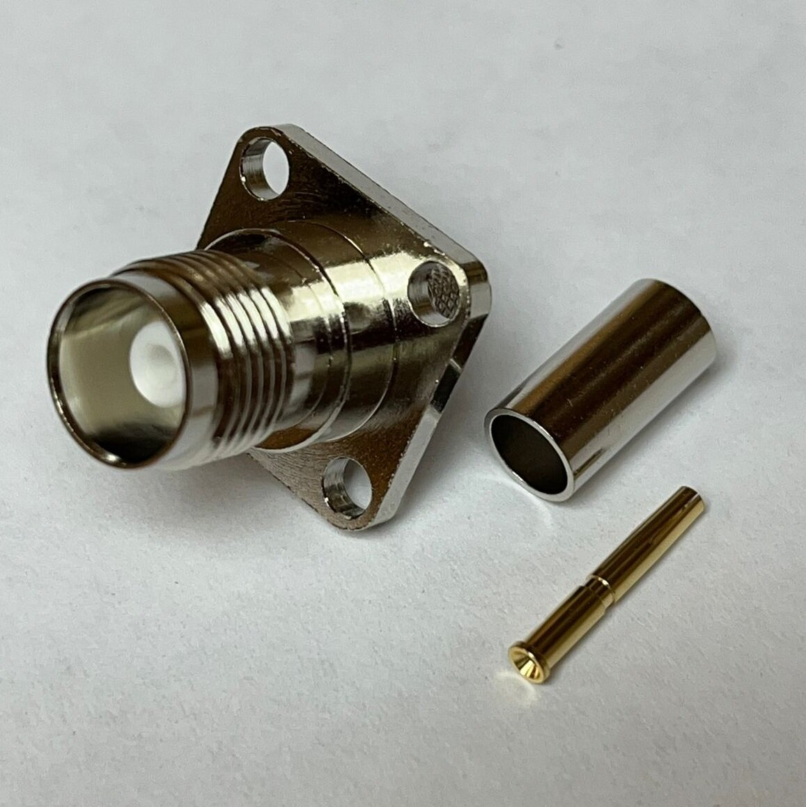 Разъем высокочастотный T-241F (3 шт), розетка (гнездо) TNC обжимная приборно-кабельная на кабель RG-58 фланец 4 отверстия