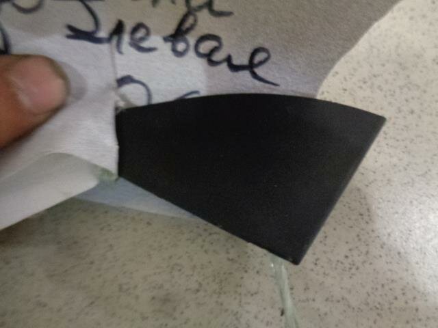 Уголок двери передней левой внутренний от Mitsubishi Lancer Cedia CS 2000-2003