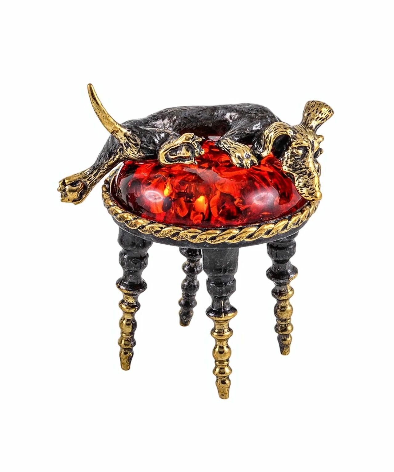 Статуэтка Собака Такса на пуфике 1828