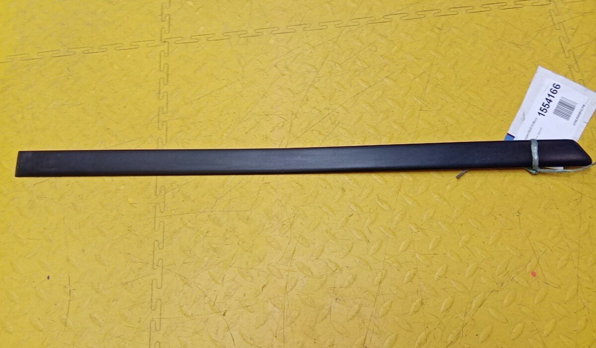 Молдинг двери задней правой Golf IV/Bora Volkswagen 1J4853754