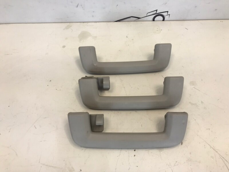 Б/У ручка салонная Ford Focus 2010 CB4 SHDA 1.6L Duratec в наличии 2 штуки (задние), цена за одну штуку 36433 FORD арт. 138...