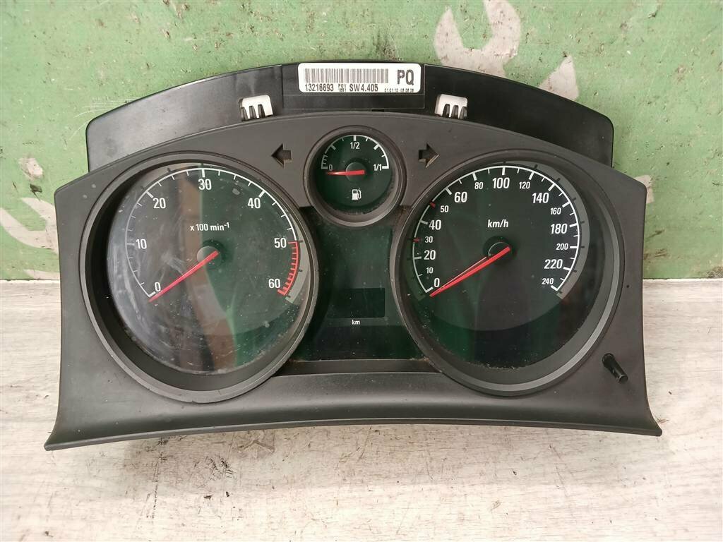 Панель приборов Opel Astra H / Family 2004 >