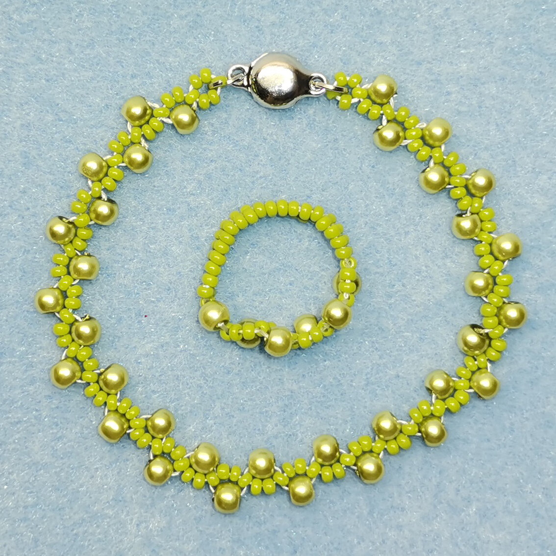 Комплект бижутерии: кольцо, браслет