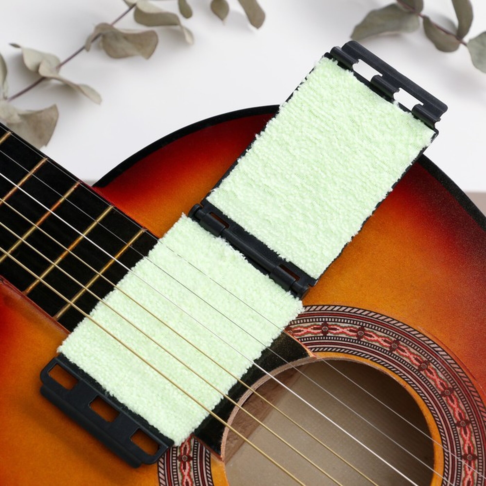 Очиститель струн Music Life ACE-30, для всех типов гитар, пластик, черный