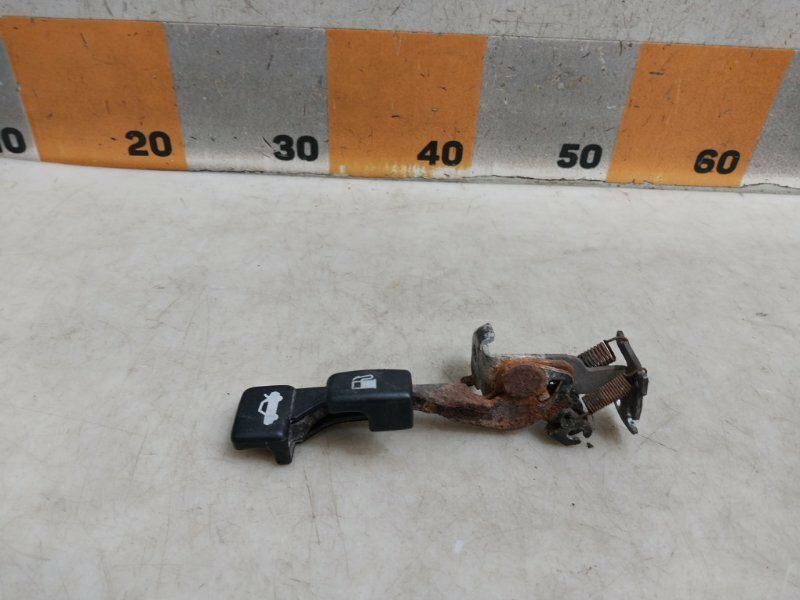 Б/У И лючка бензобака Ручка открывания багажника Mitsubishi Lancer 2004 9, CS3A 467805 MITSUBISHI арт. MB402131