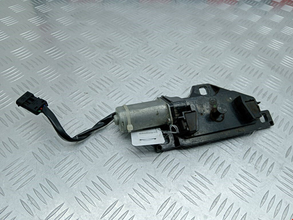 Сервопривод (электропривод моторчик привода) замка крышки багажника BMW 5-Series (E60/E61) 67107014872 арт. 1796774