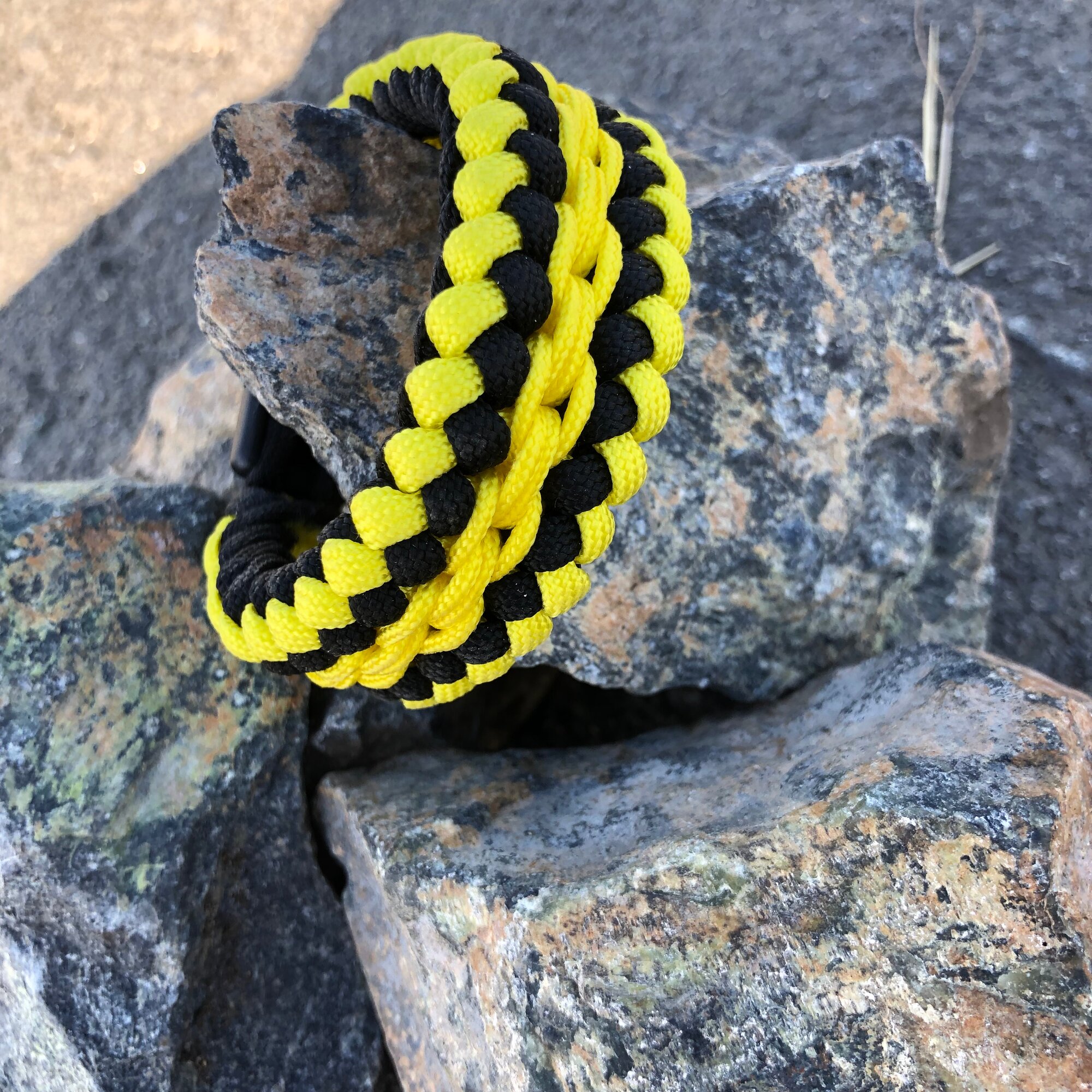 Плетеный браслет