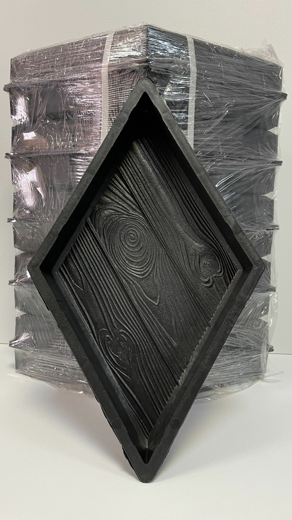 Форма для тротуарной плитки Ромб Дерево 3 доски 35х20х4 см.-10 шт