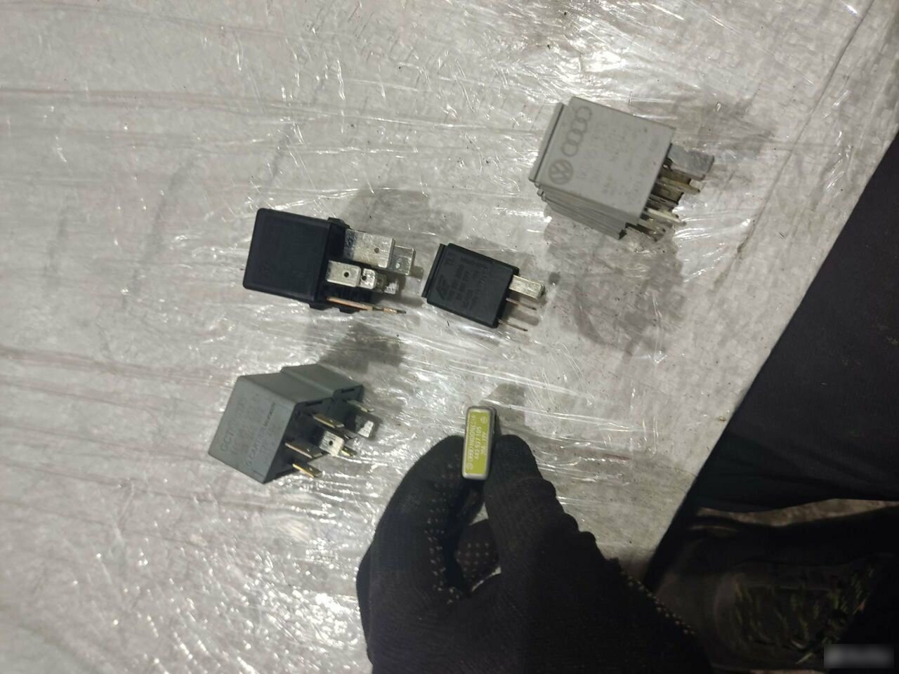 Реле блока предохранителей Volkswagen Skoda Audi