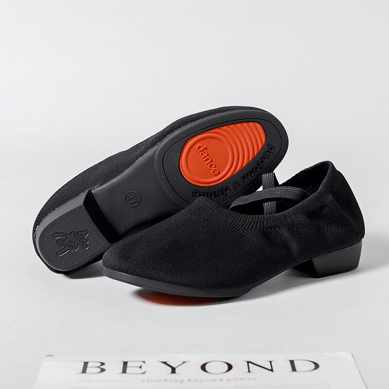 Спортивные туфли