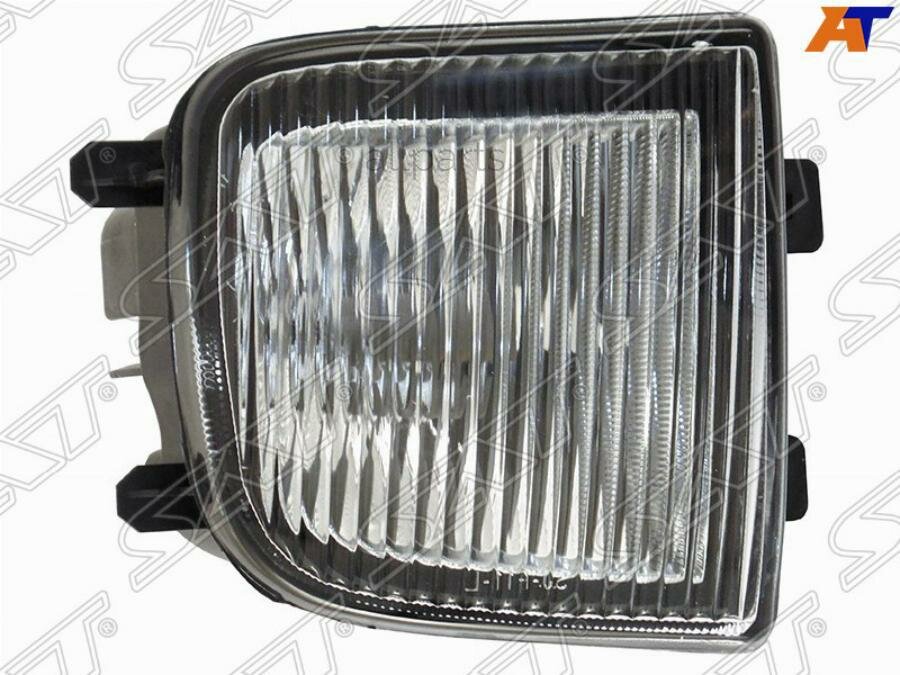 SAT ST-215-2026R Фара противотуманная (Справа) Nissan Terrano 99-02
