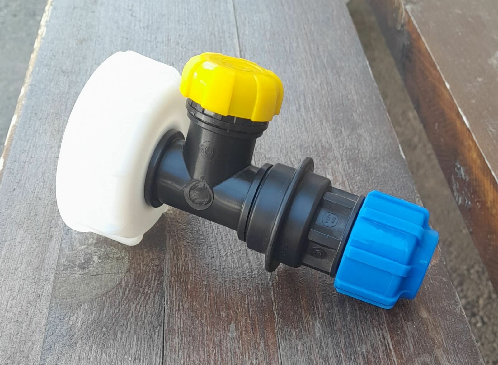 Муфта ПНД 20 мм / кран еврокуба / переход на еврокуб / переходник на куб с краном /