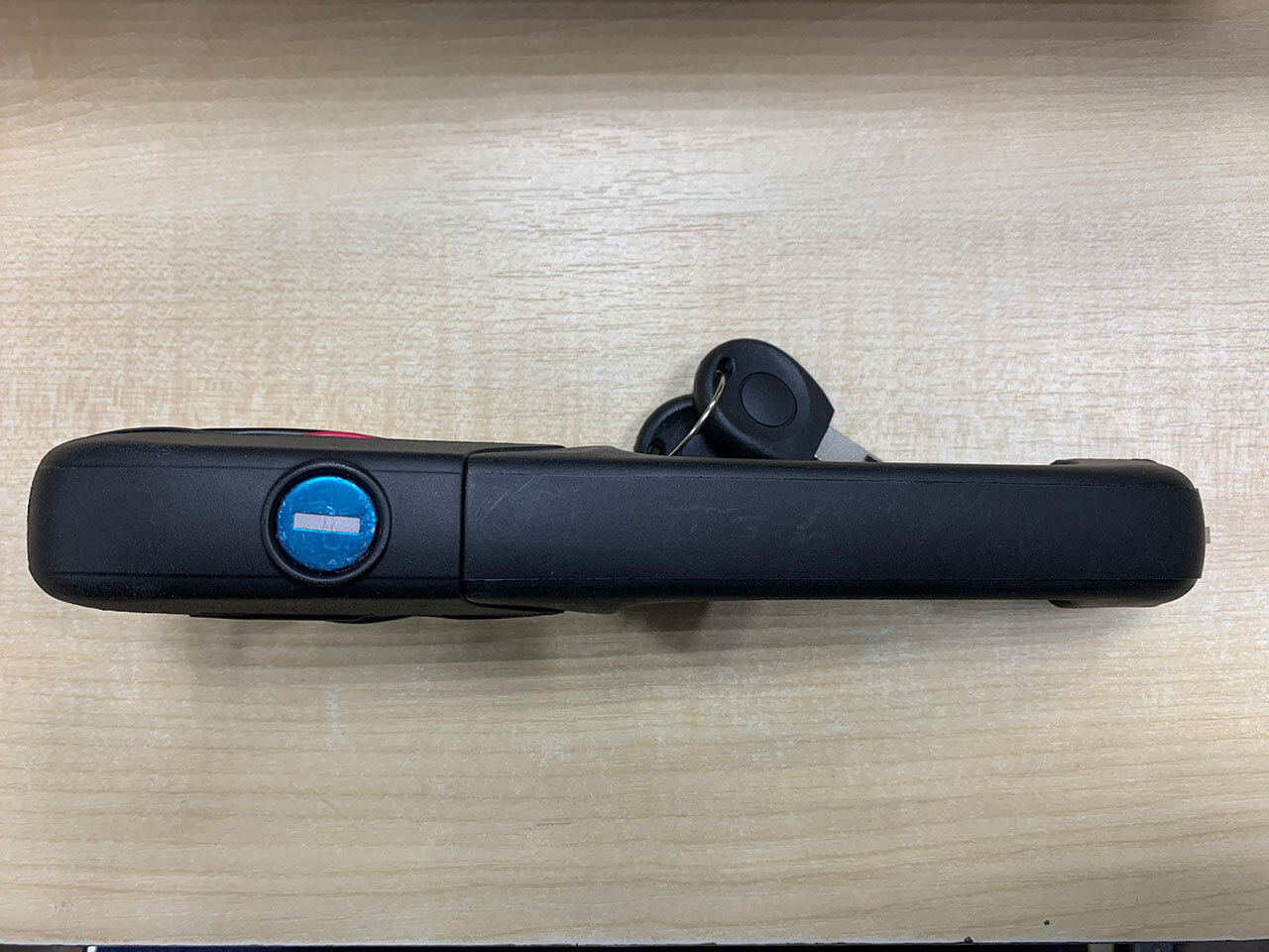 Ручка двери передняя левая с ц. з VW Passat B4