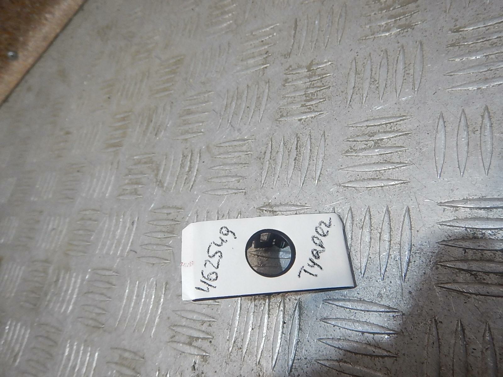 Б/У Кронштейн (сопут.товар), Volkswagen (Фольксваген)-TOUAREG (10-) VOLKSWAGEN TOUAREG (10-) средний Новый. 462549 VAG ар...