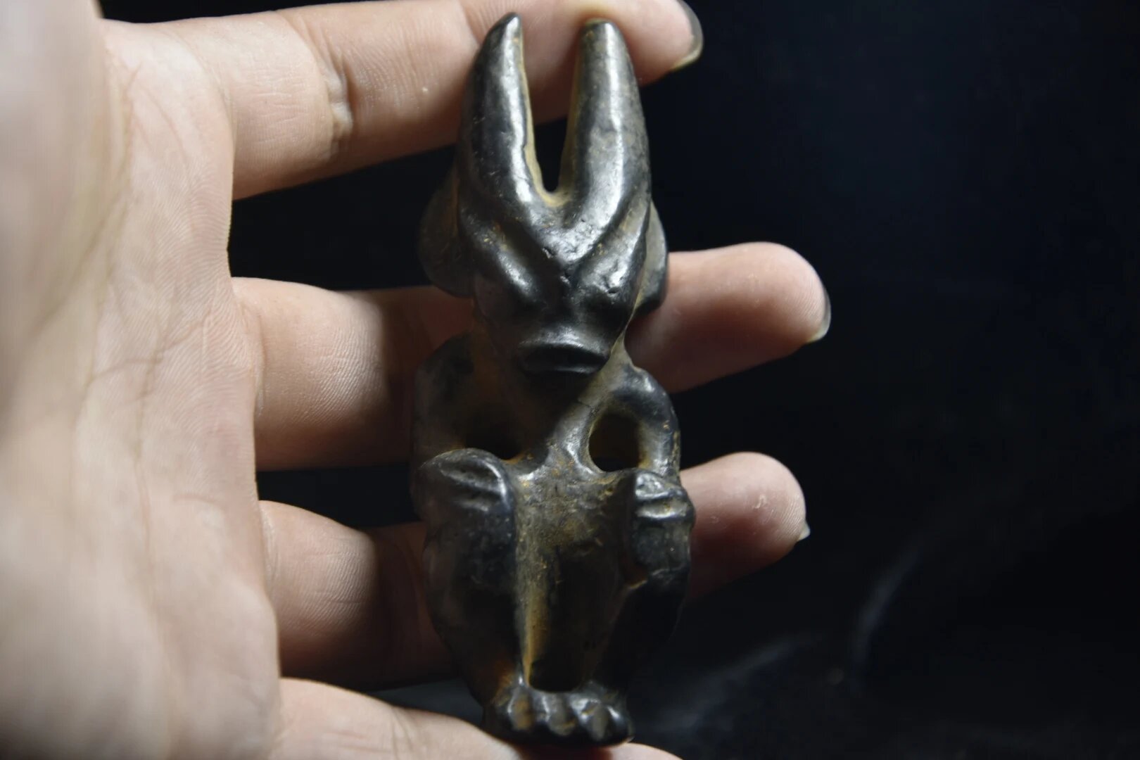 Китайская статуэтка из камня "Солнце человек"