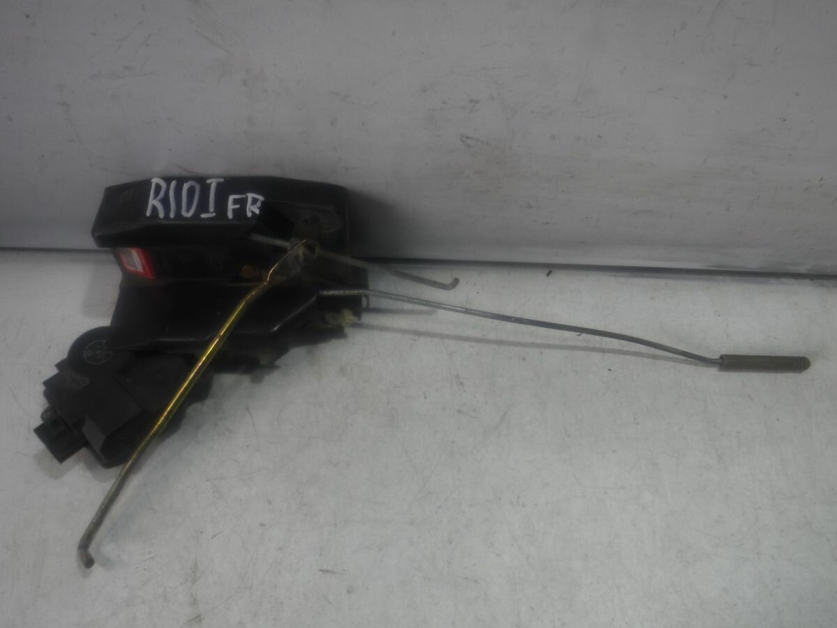 Замок двери передней правой Kia Rio I рестайлинг (2002—2005) 81320FD100BT