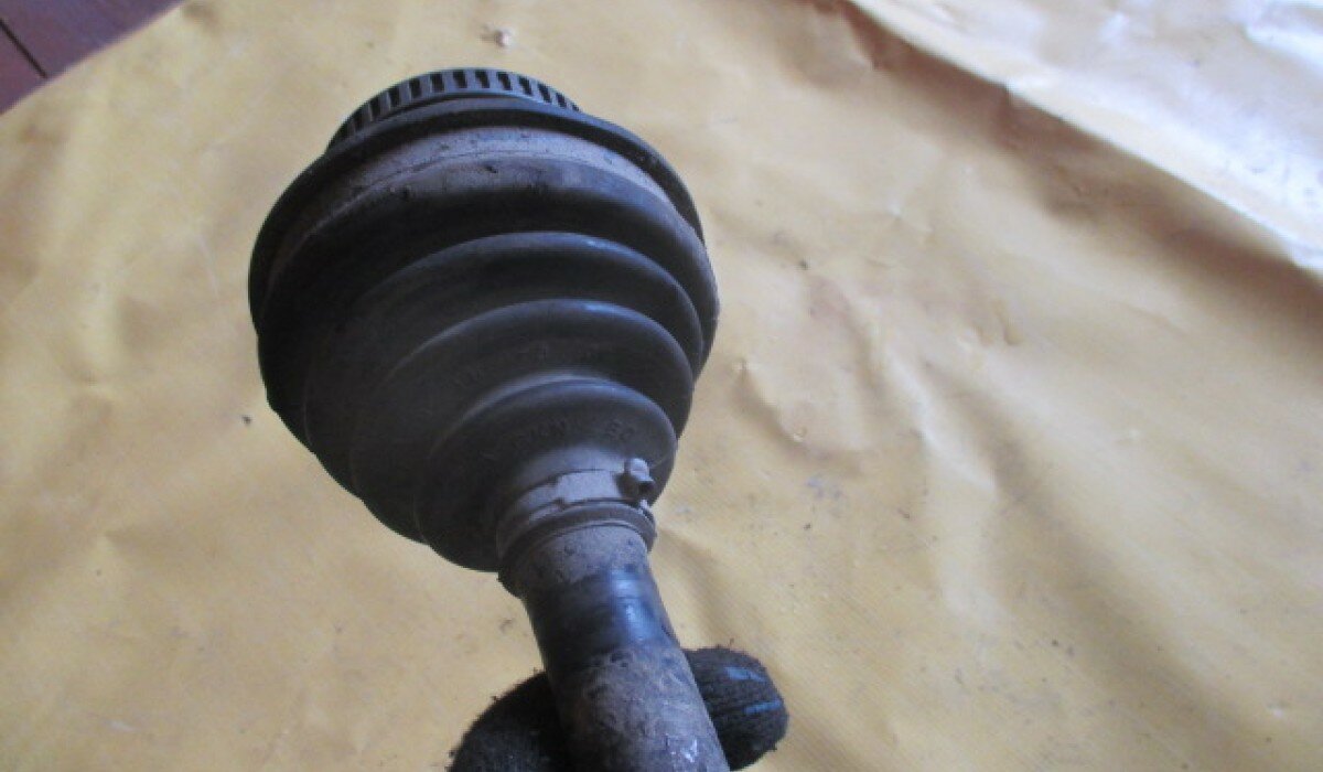 Полуось передняя (привод) Passat (B5) Volkswagen 8D0407272DF