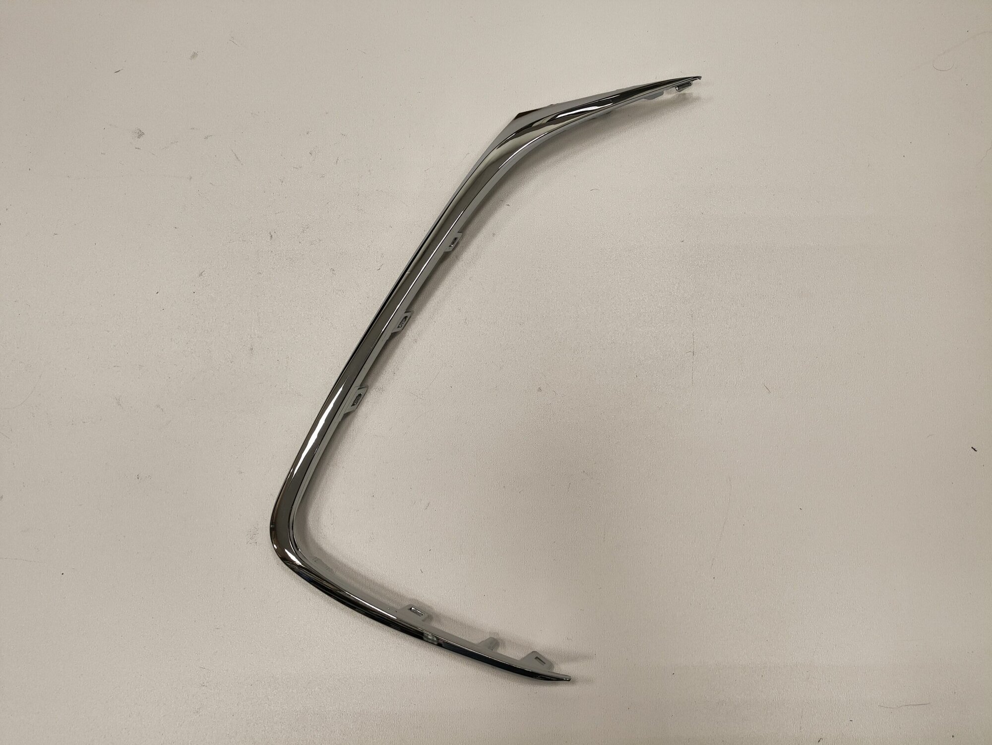 Молдинг бампера переднего левый (хром) Changan Alsvin [1.5 16V 5AMT седан] B511F2713010700