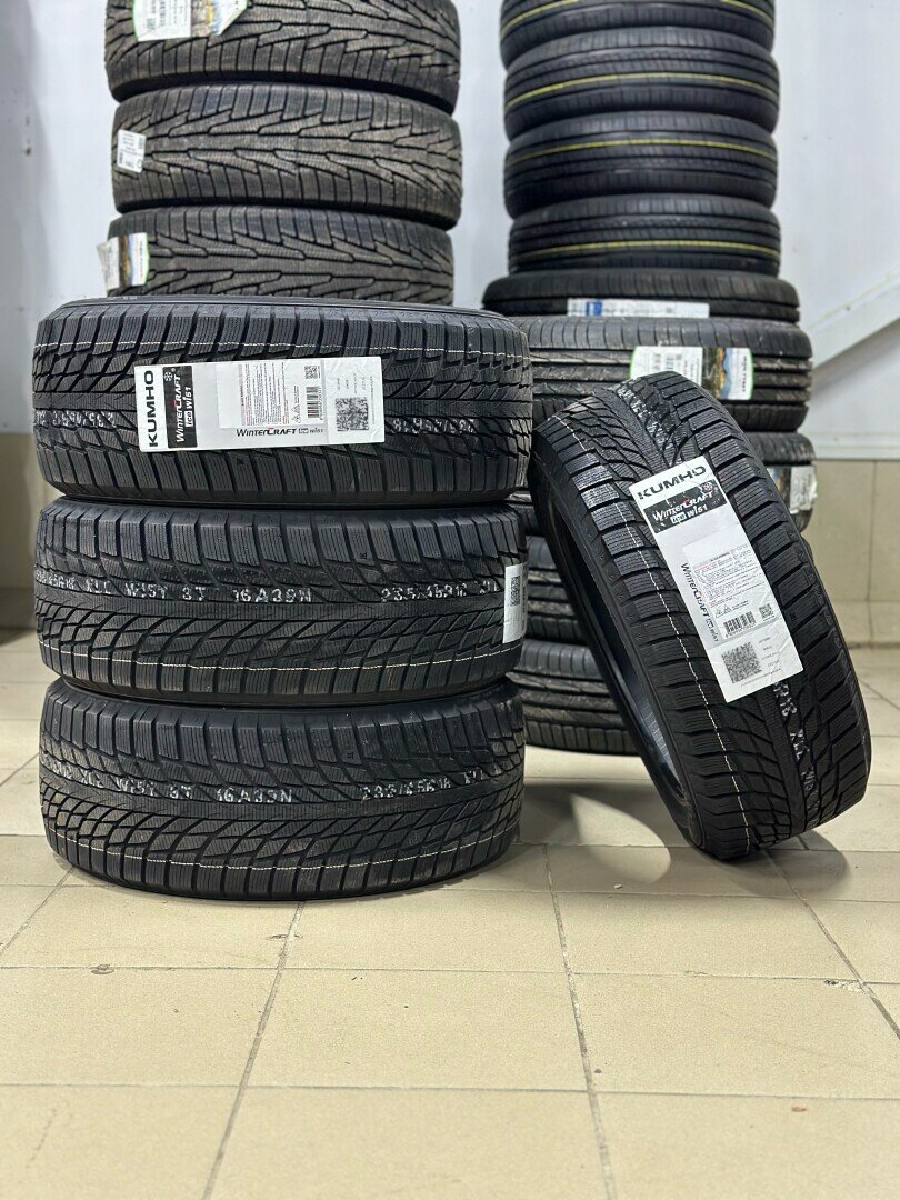 Шины Kumho WI51 215/55 R18 99T Зимние нешипованные бескамерные