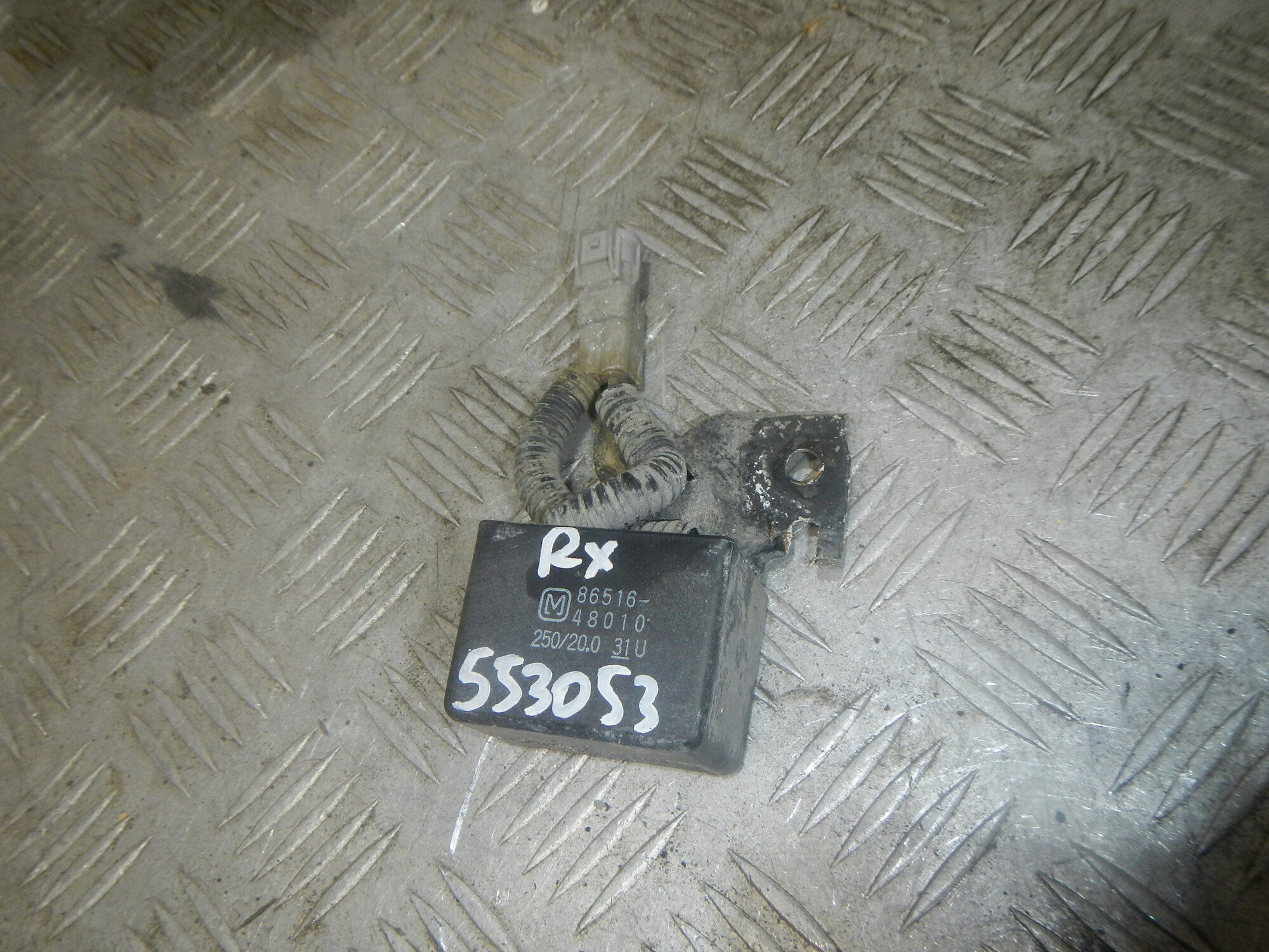 Б/У Датчик, Lexus (Лексус)-RX (09-15) LEXUS RX (09-15) конденсатор Без видимых повреждений. 553053 TOYOTA арт. 8651648010