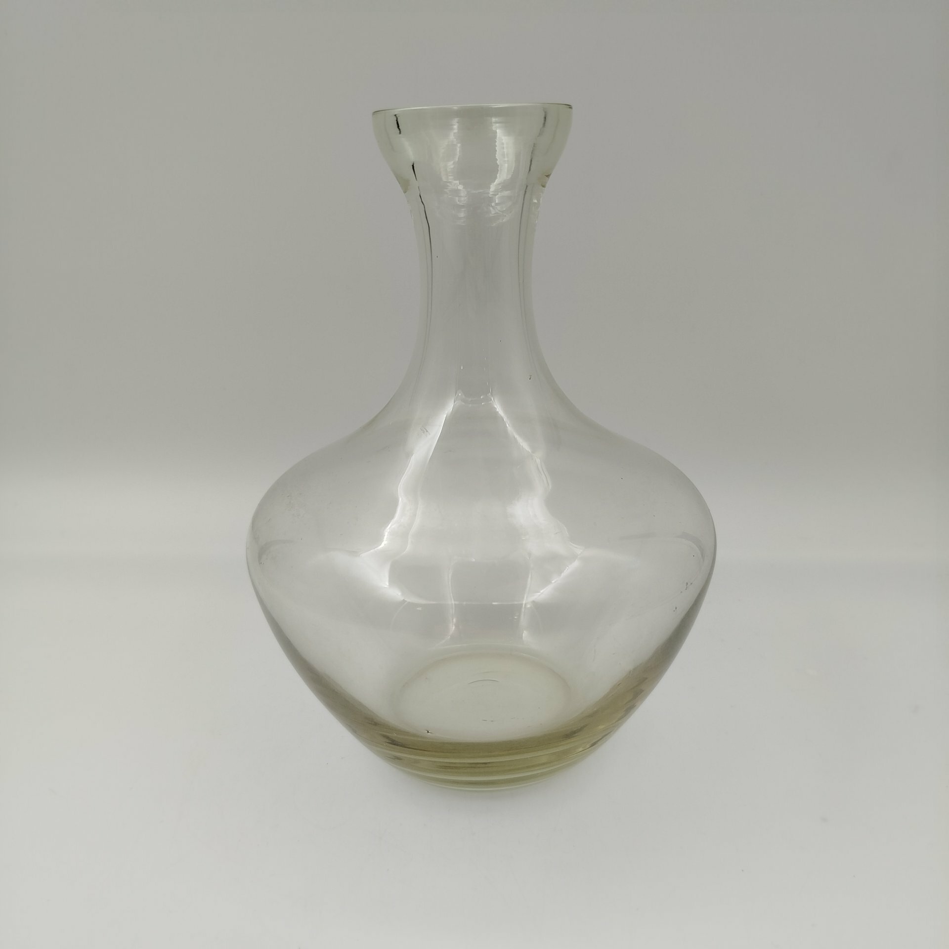 Графин (штоф) желтого оттенка, стекло, СССР, 1970-1990 гг.