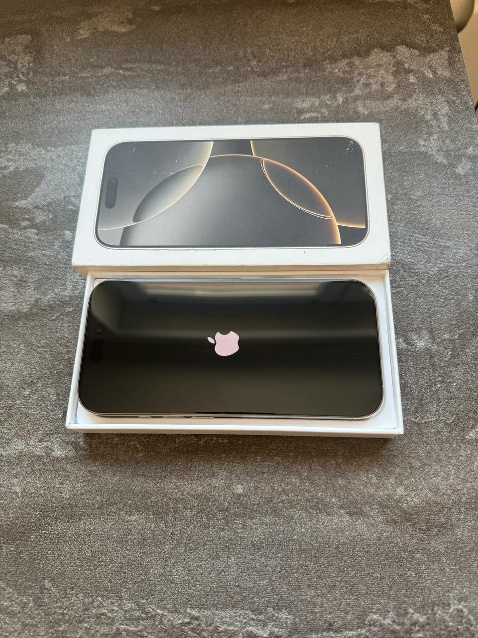 Apple iPhone 16 Pro 256GB, Natural Titanium (SIM + eSIM), Натуральный титан