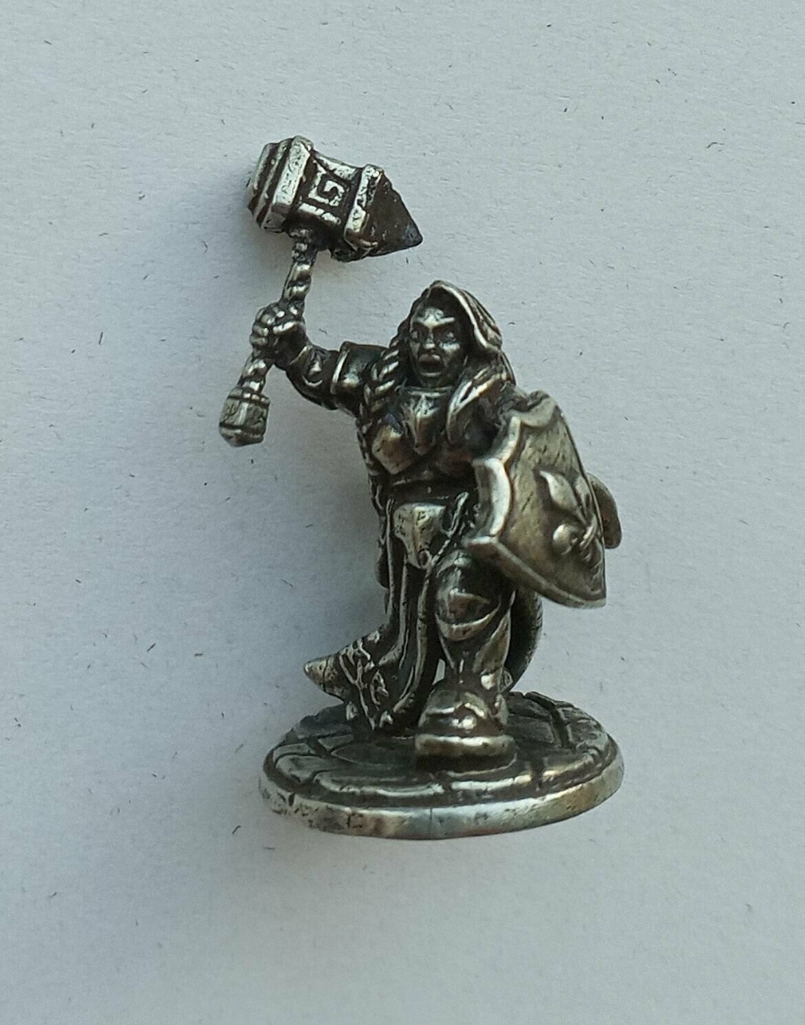 Гном (Дворф) Женщина Воин, варвар, Dwarf. Фигурка металлическая 24 мм. Аксессуар для настольных игр ДнД / Dungeons & Dragons