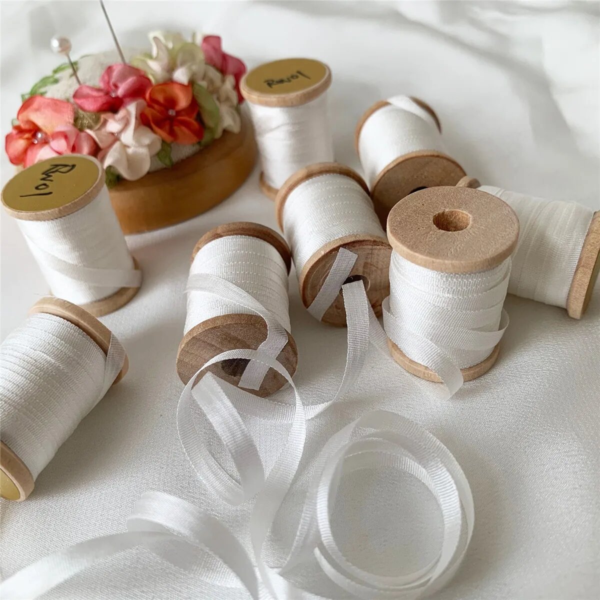 Ленты шелковые Taffeta бежевые, Raw White, 4 мм x 10 м