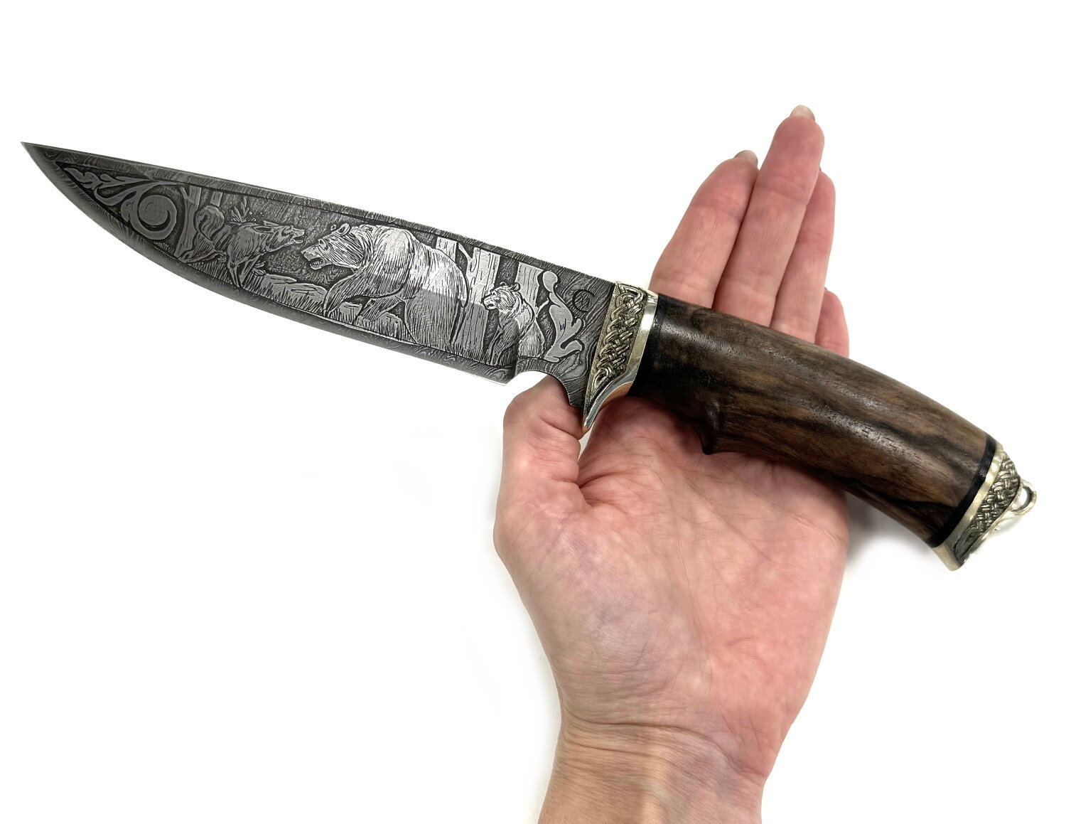 Нож Легионер, дамасская сталь с гравировкой, литье, орех