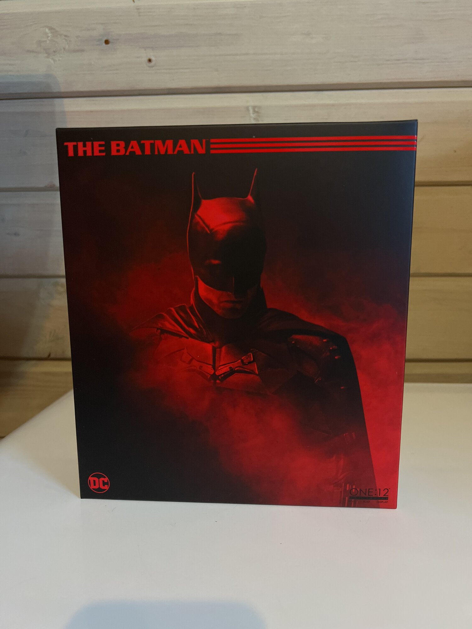 Фигурка Бэтмен от Mezco Toyz, 1:12, 16 см , DC Batman , в комплекте много аксессуаров